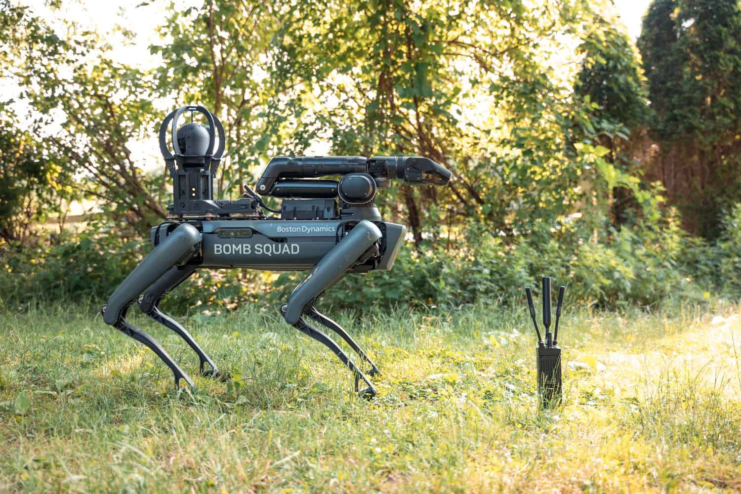 Persistent Systems : Networking First Responders With the Wave Relay® MANET